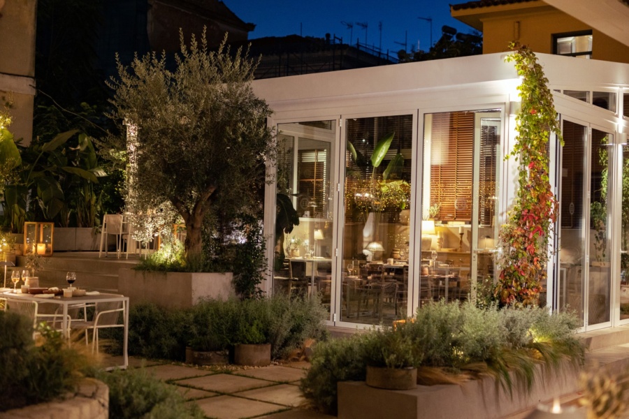 Athens restaurants with Acropolis view || Electra Palace Athens